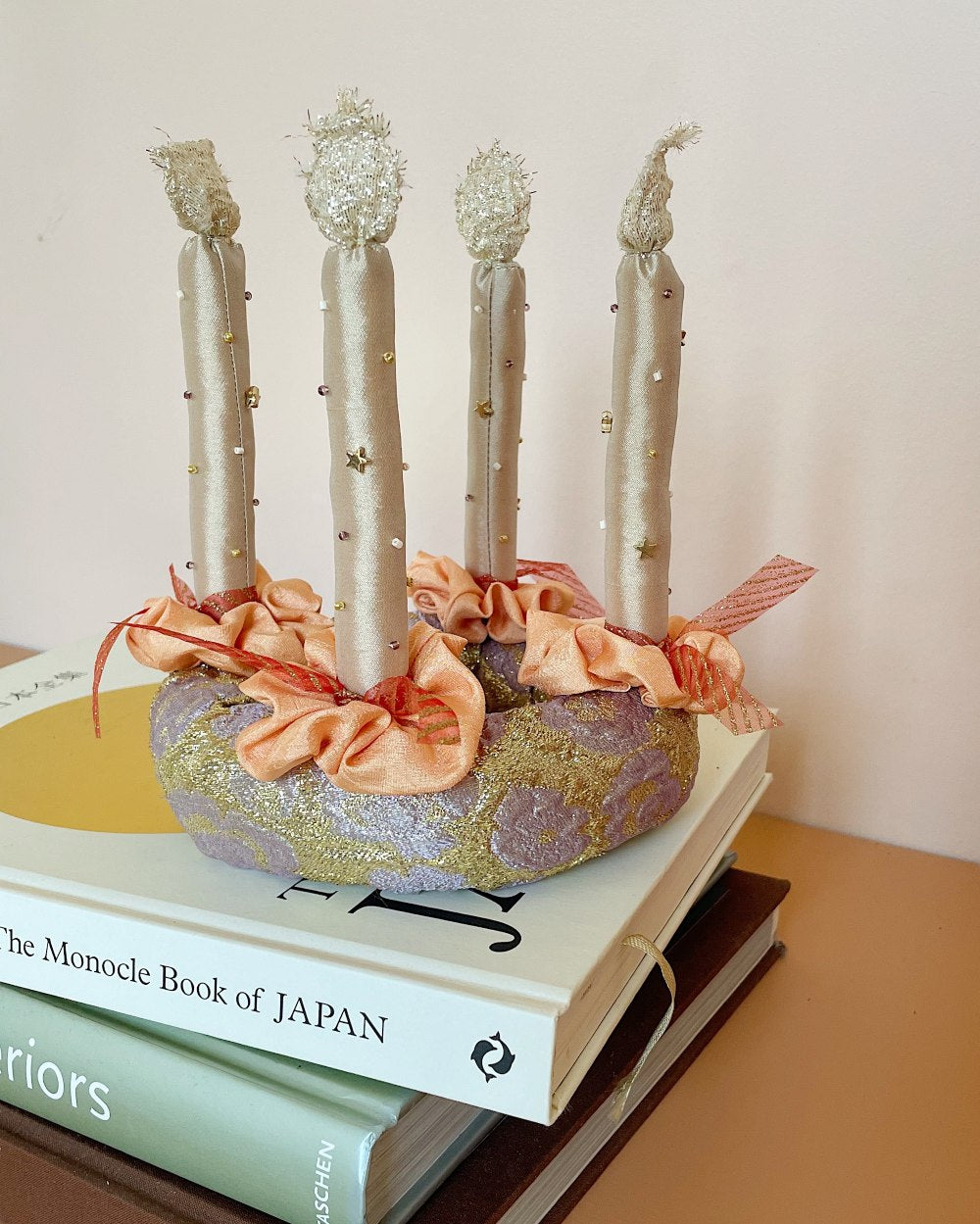 Adventskrans i stof / Sy din egen adventskrans / Køb guiden her ♥ ...